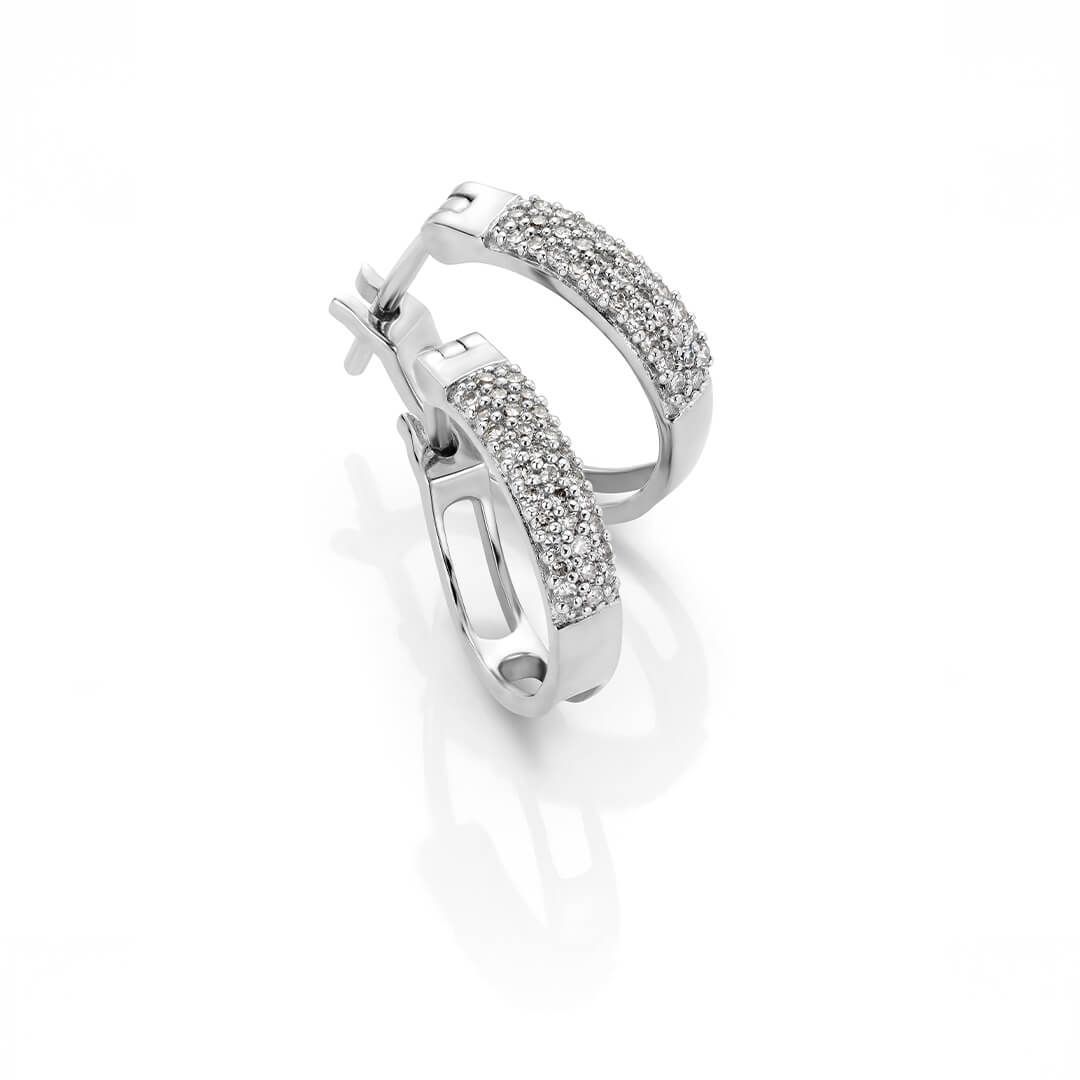 Øreringer i hvitt gull med diamanter 0,10c fra House of Piene | Bjørklund