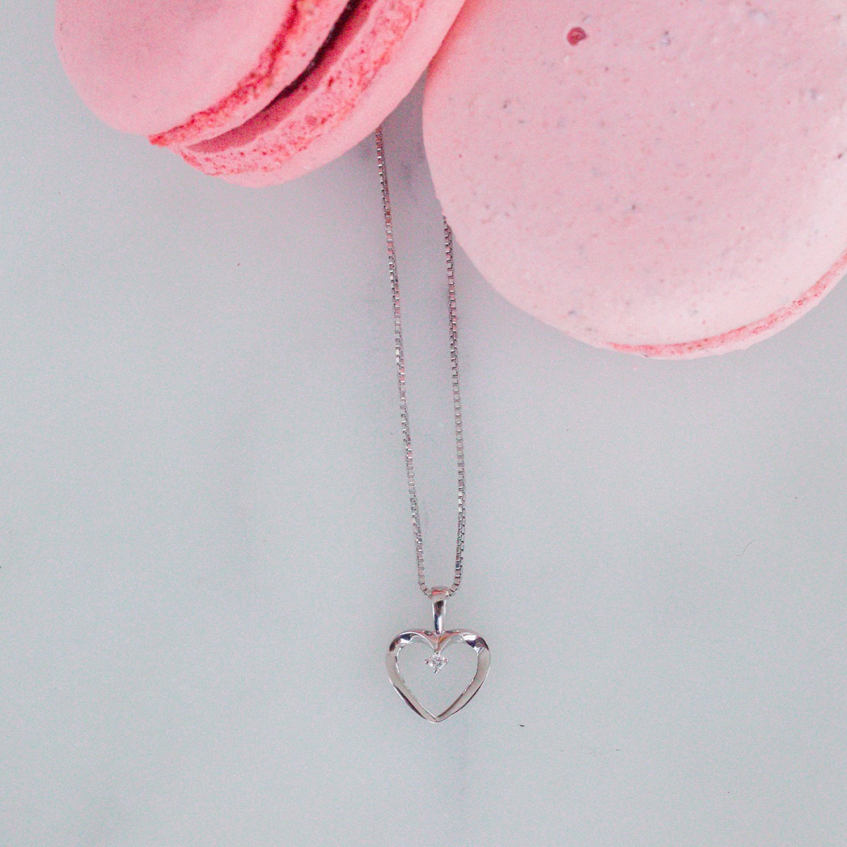 Diamantsmykke med hjerte i hvitt gull | Bjørklund