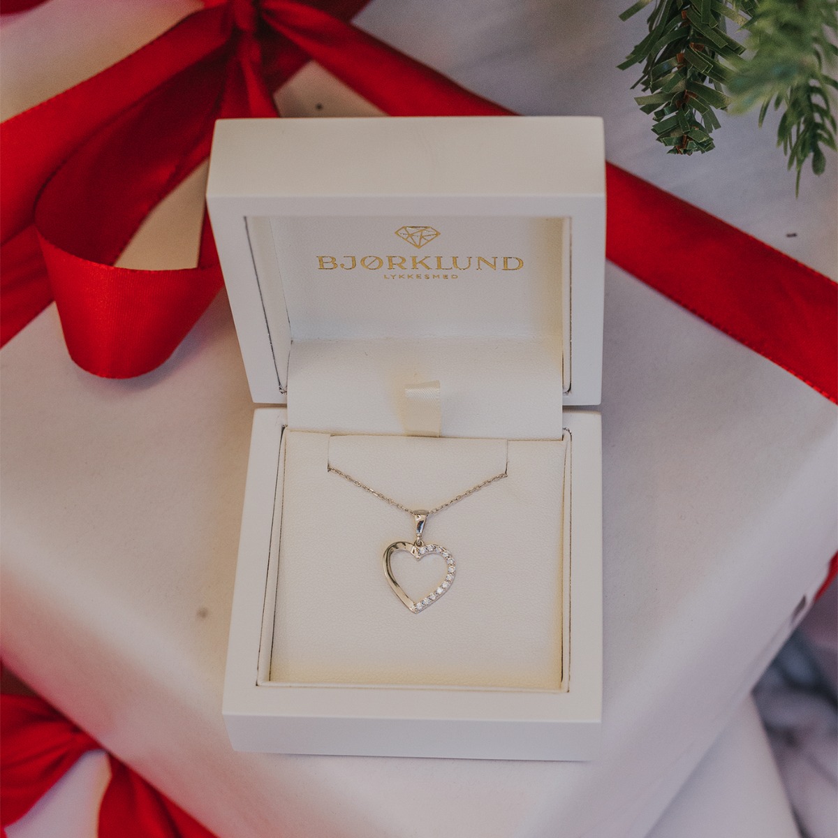 Halssmykke Hjerte 585 Hvitt Gull | Bjørklund